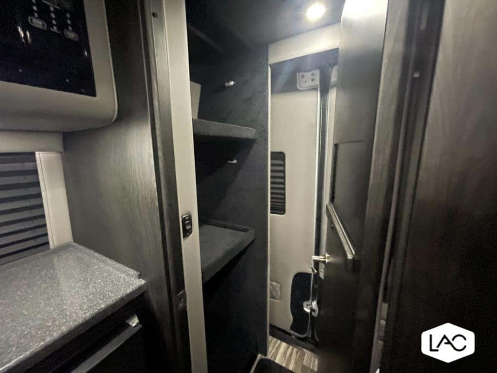 American Coach PATRIOT Cruiser Special Order S6-Floorplan | Luxury Auto ...