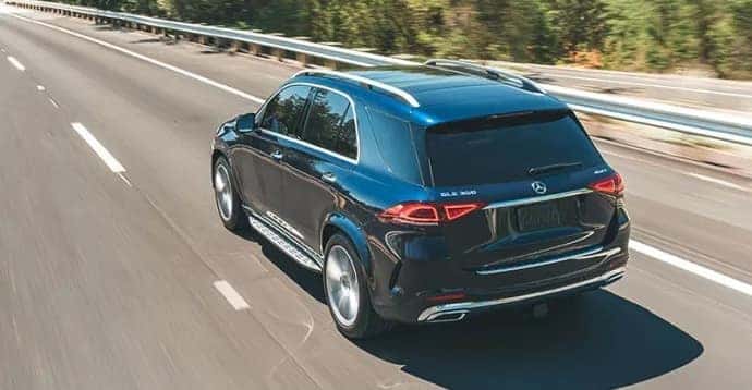 Best Mercedes-Benz Features for Chicago Traffic and I-90 Commutes